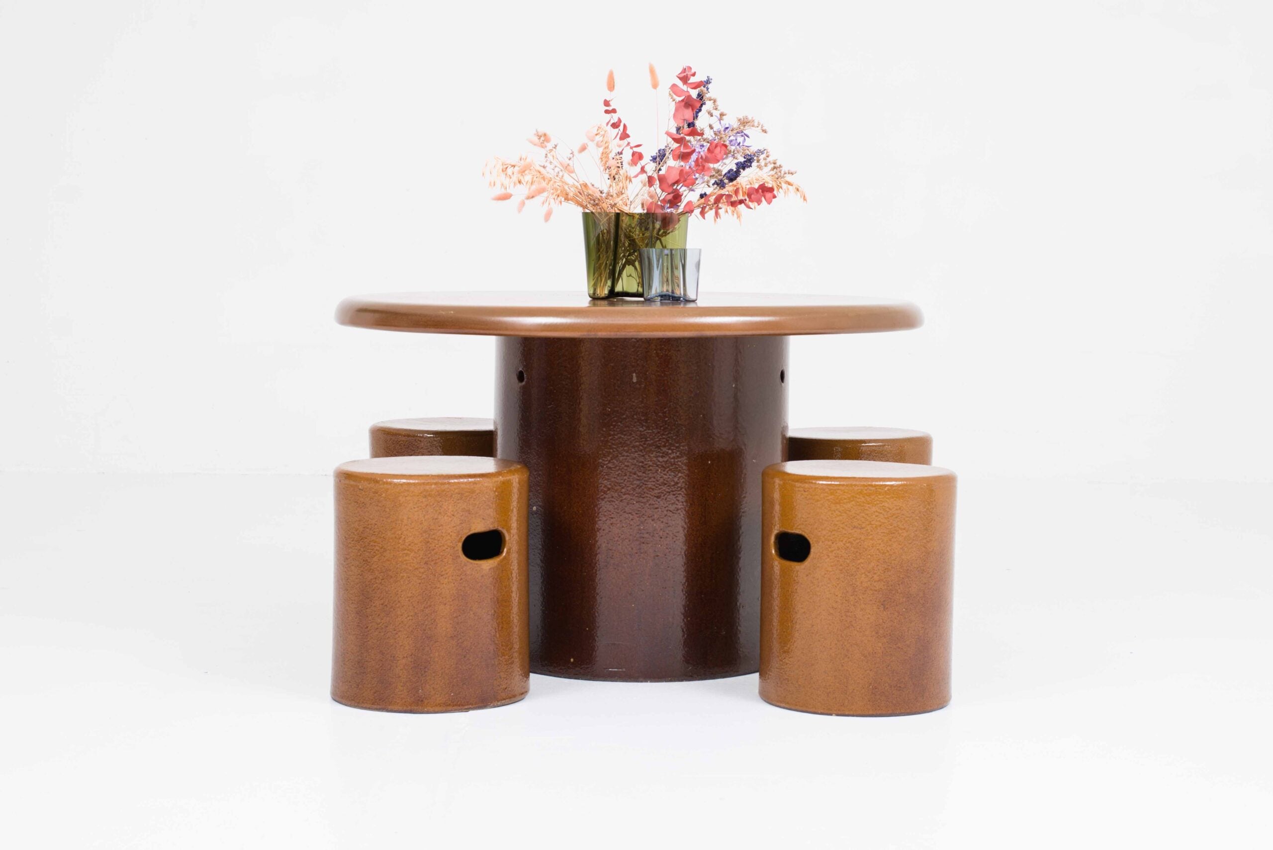 Keramik Tisch und Hocker Set von Schaffhauser Steinzeug – 2nd home