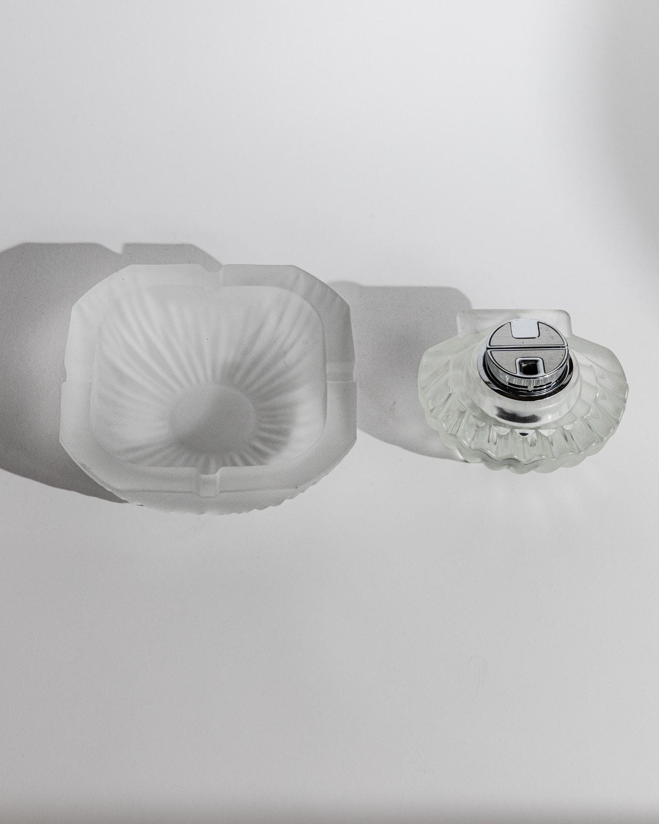 Vintage ashtray and table lighter set, shell shape – 2nd home